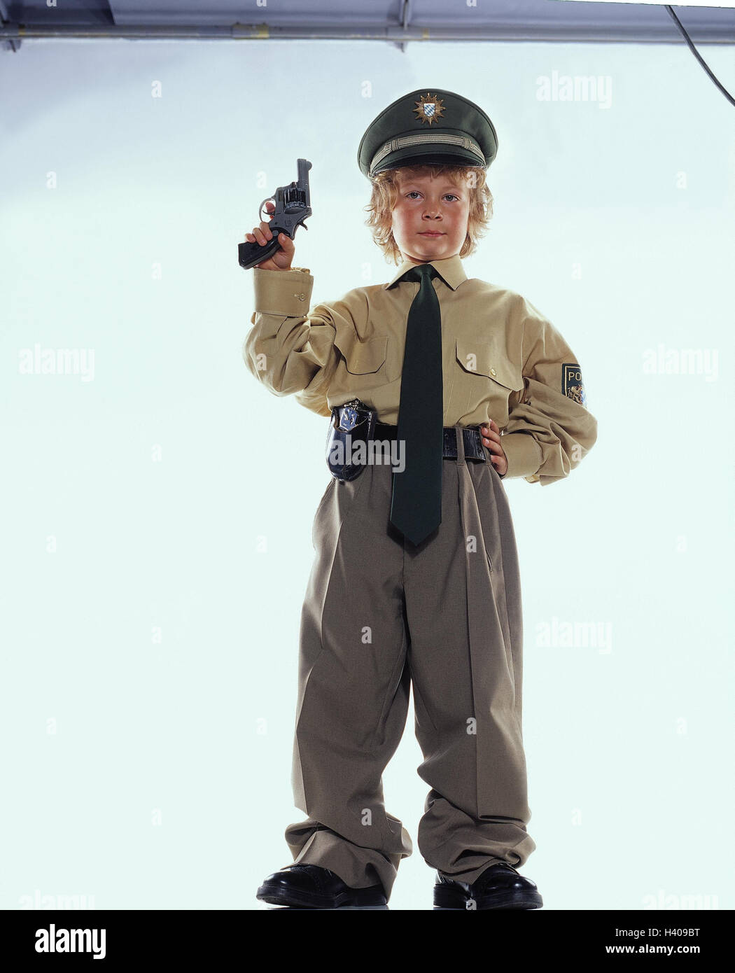 Child, lining, policeman, uniform, outsize, toys gun, gesture, studio ...