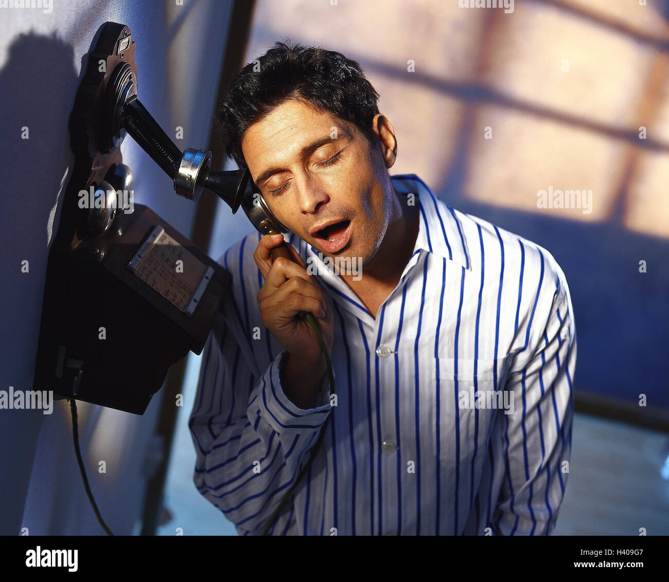 Man pyjamas yawn portrait men hi-res stock photography and images - Alamy