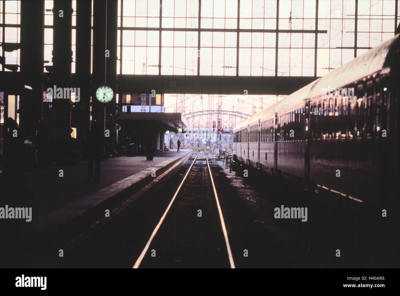 Departure hall means of transport hi-res stock photography and images ...