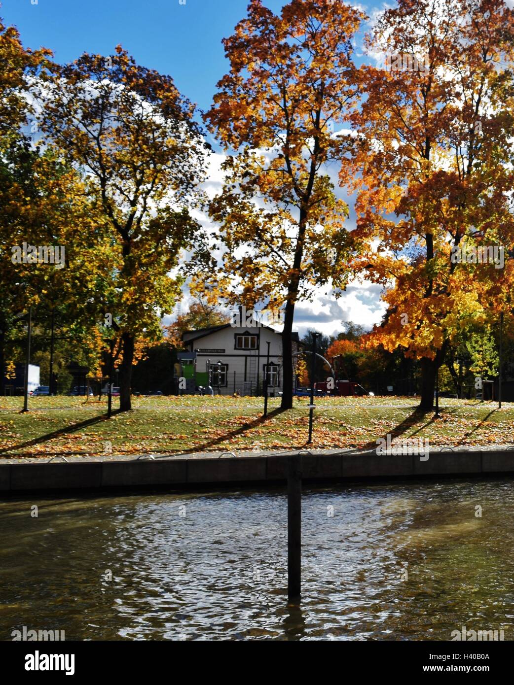 Red house beautiful river hi-res stock photography and images - Alamy