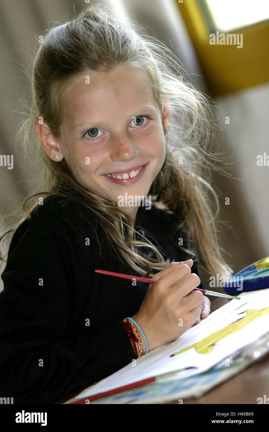 Classrooms, art education, girl, sketch pad, watercolors, view camera ...