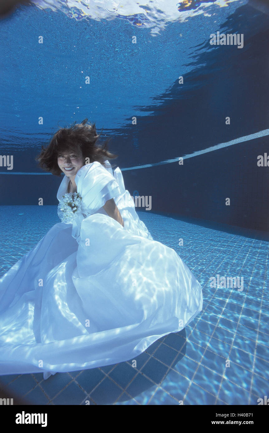 Swimming pool, underwater recording, bride swimming pool, pool, woman ...