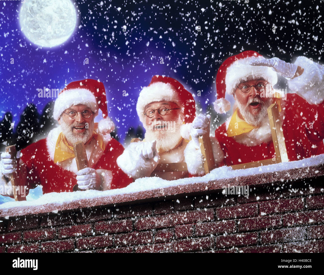 Santas, defensive wall, observation, gesture, joy, astonishment, moon ...