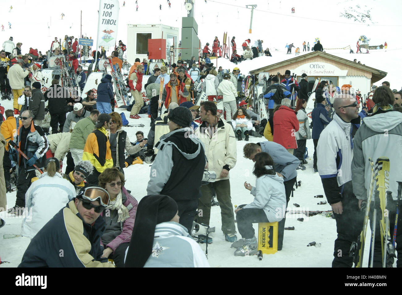 Crowd season hi-res stock photography and images - Alamy