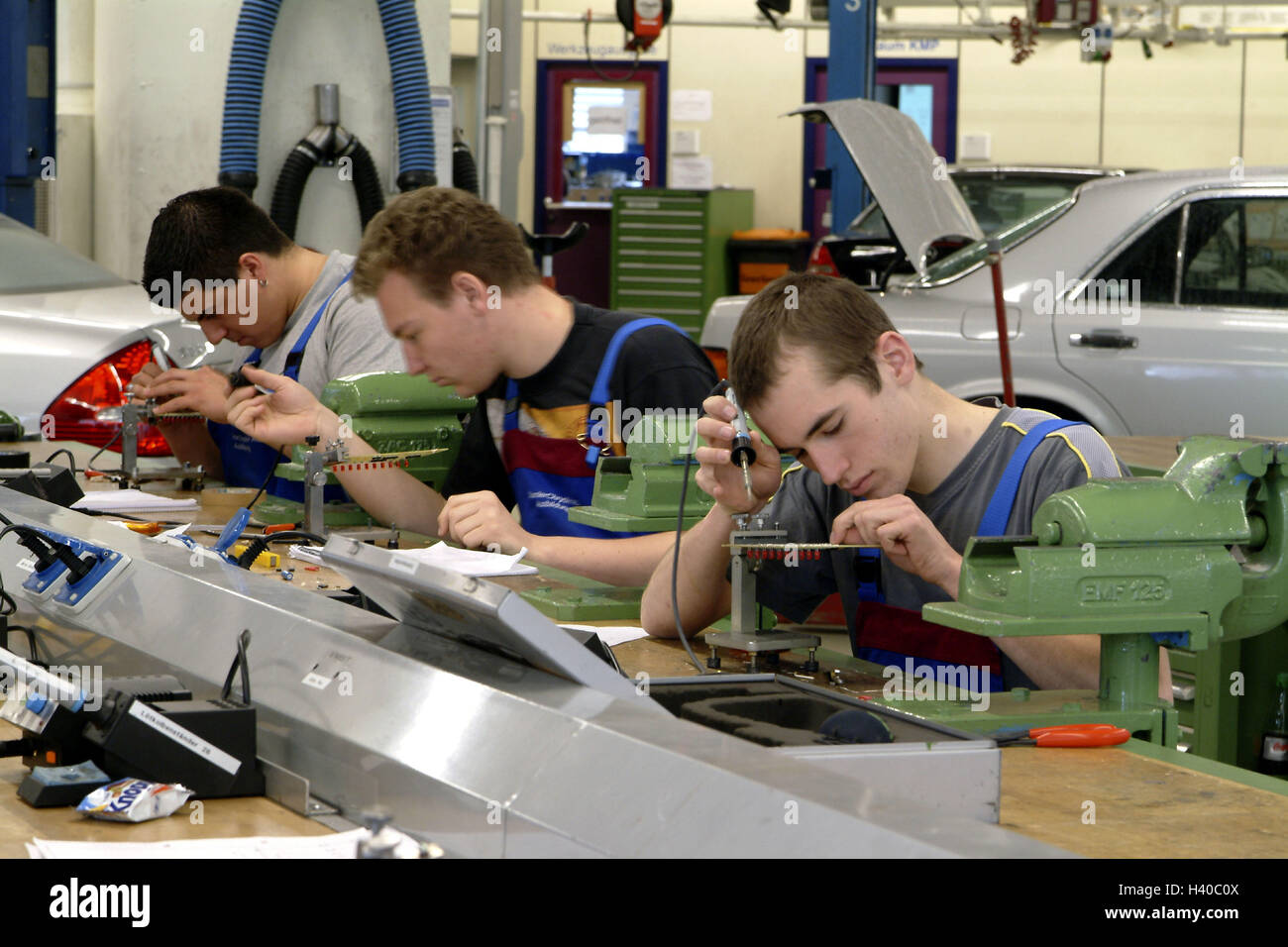 DaimlerChrysler opus, apprentice's garage, trainees, work, no model ...