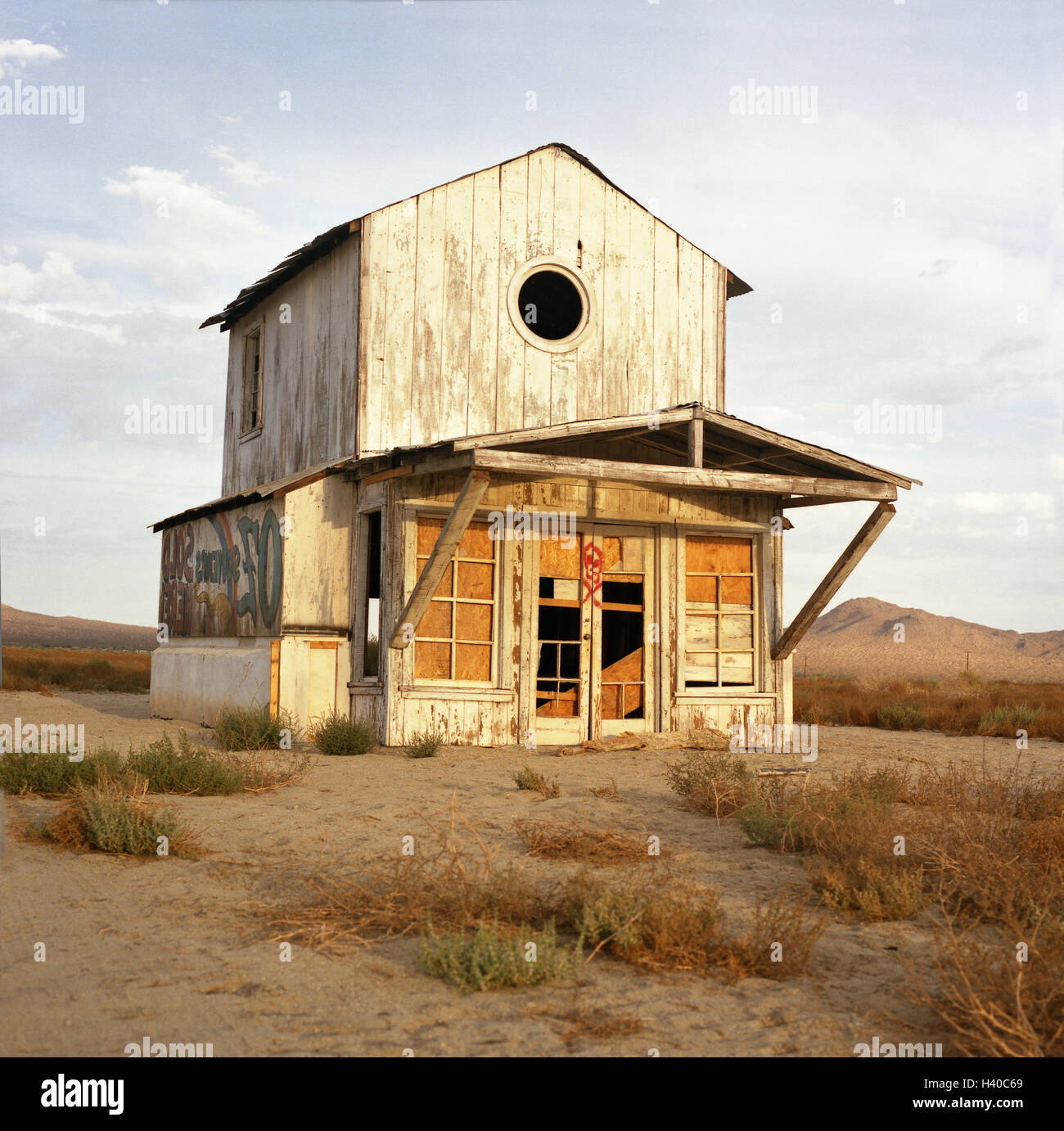 USA, California, desert, house, old, desolate Stock Photo - Alamy