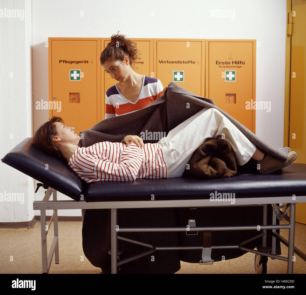 First help room, sick person's couch, patient, nausea, woman, ceiling ...