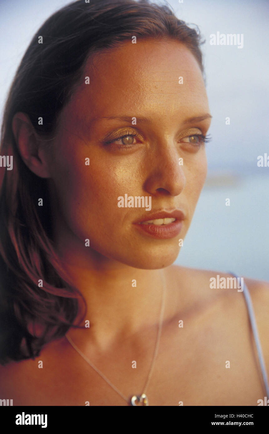 Woman, dreams away, view side view, portrait, evening light women's ...