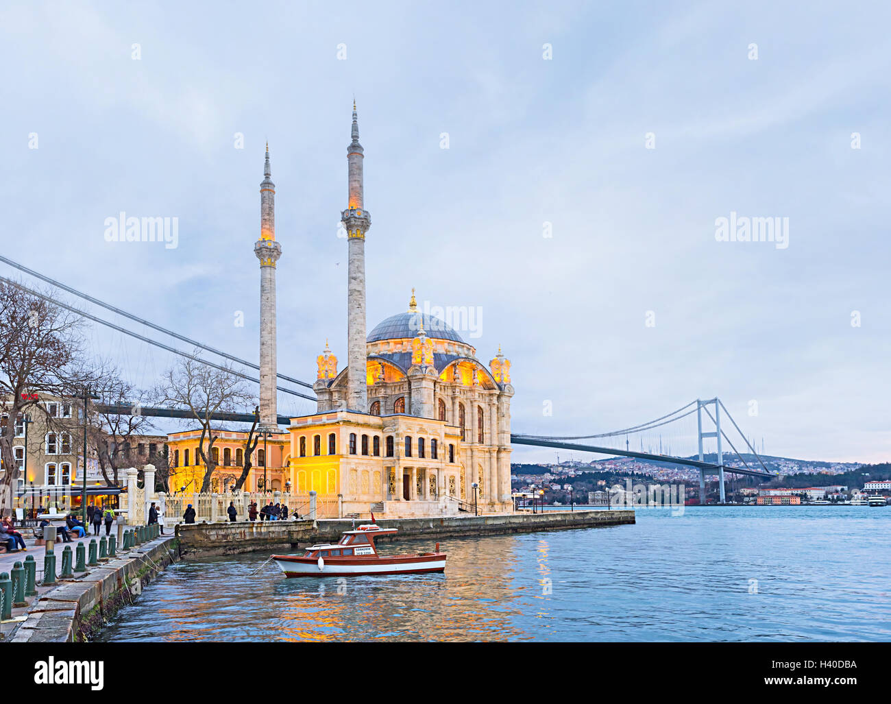 The Grand Imperial Mosque of Sultan Abdulmecid with the Bosphorus ...