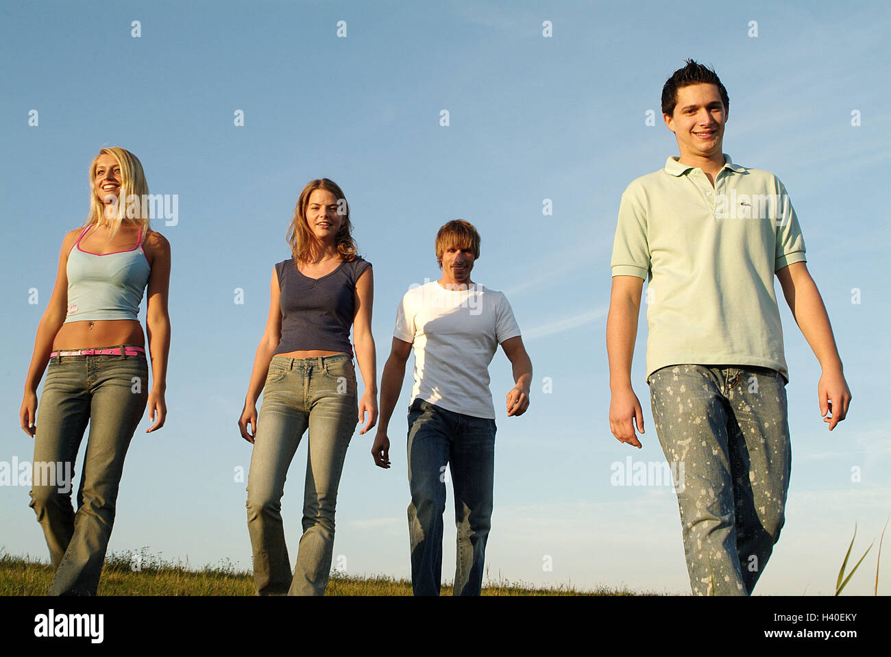 Pairs, young, summers, go Leisure time, vacation, vacation, walk ...