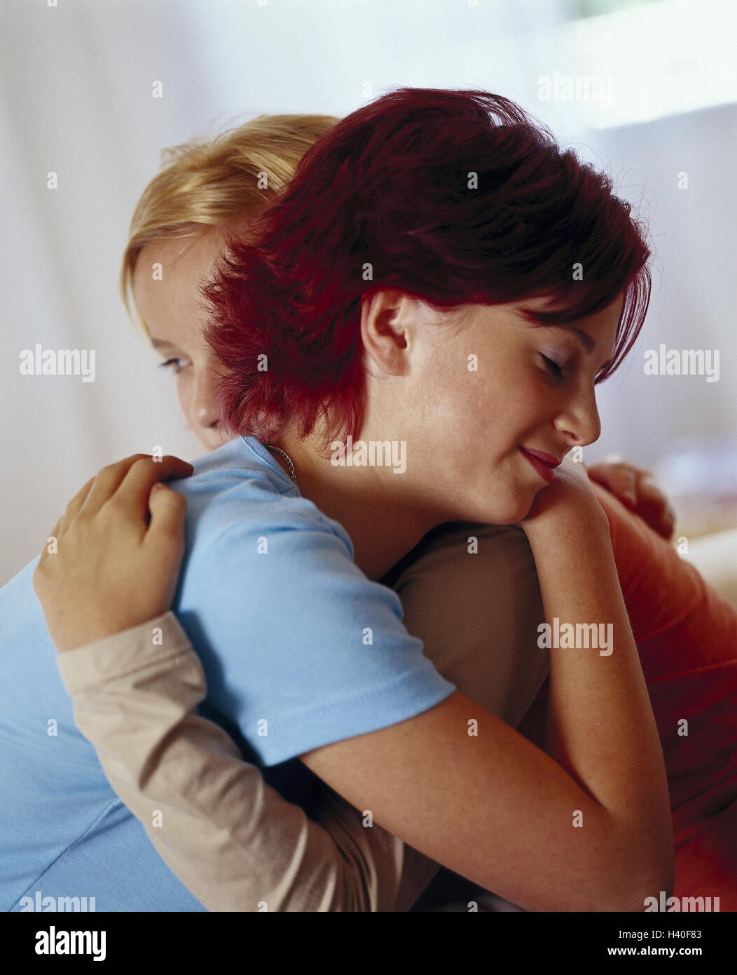 Girls, embrace, side view, half portrait, model released, at home ...