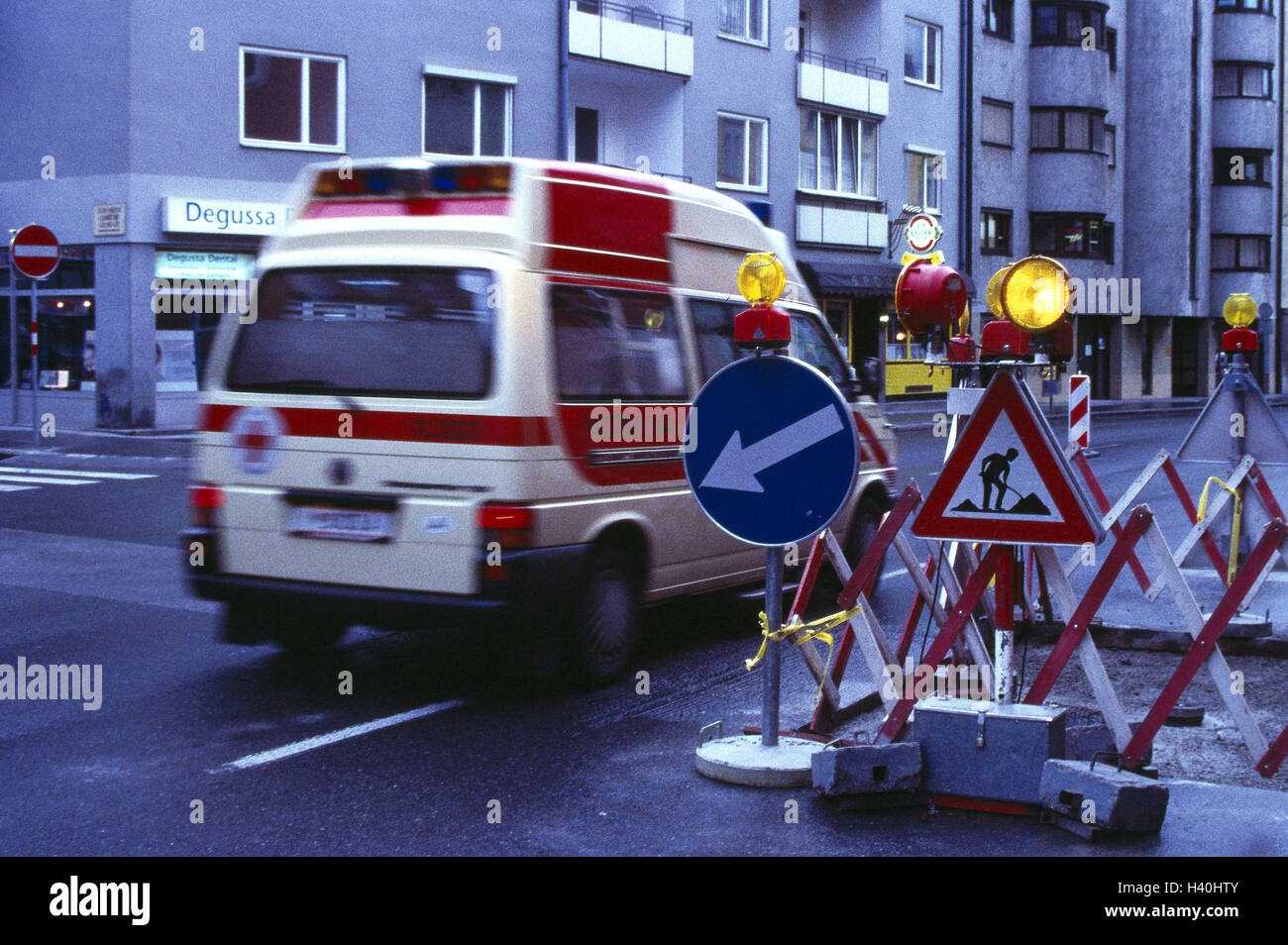 Town traffic, rescue car, men at work, traffic, city, rescue car, road ...