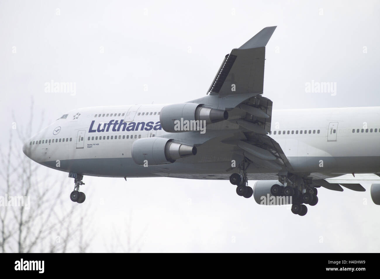 Boeing 747-400, land approach, detail, side view, jumbo jet, airplane ...
