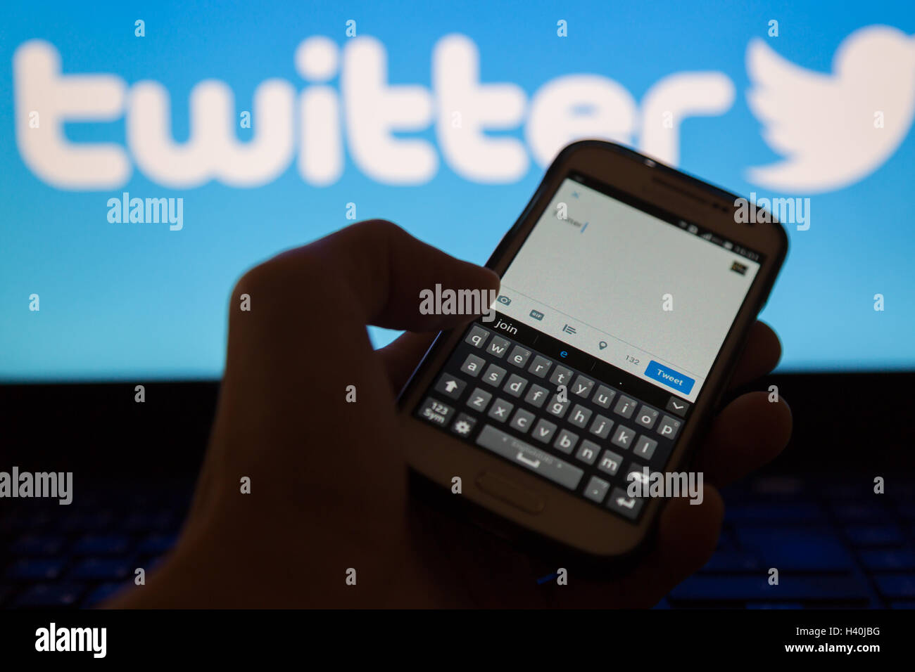 Twitter logo hi-res stock photography and images - Alamy