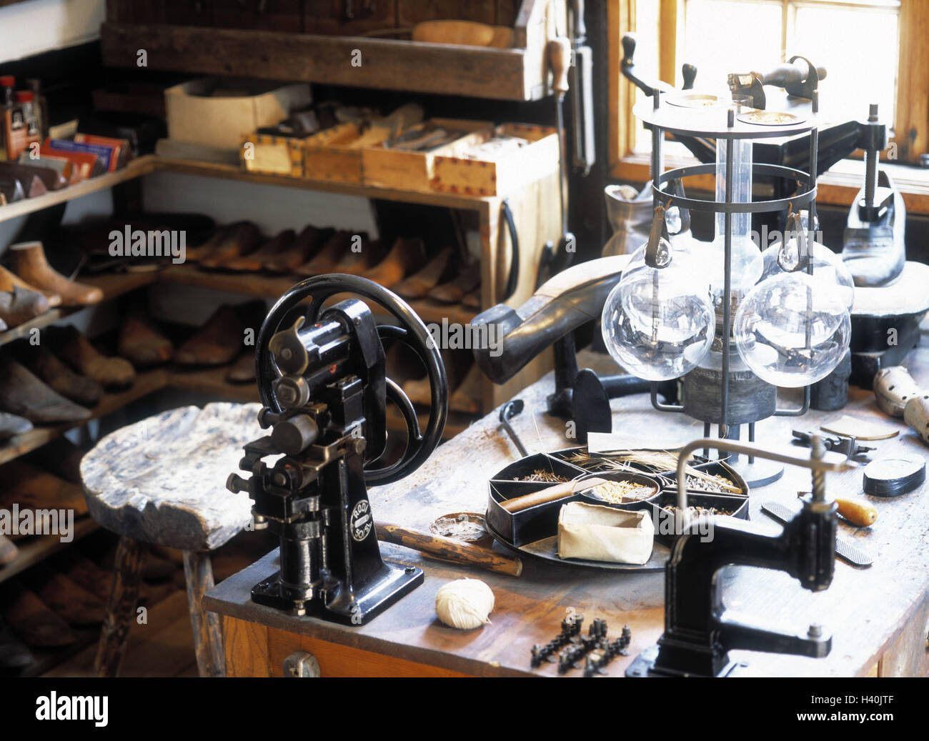 Shoe garage, workplace, tools, old, shoemaker's garage, shoemaker ...