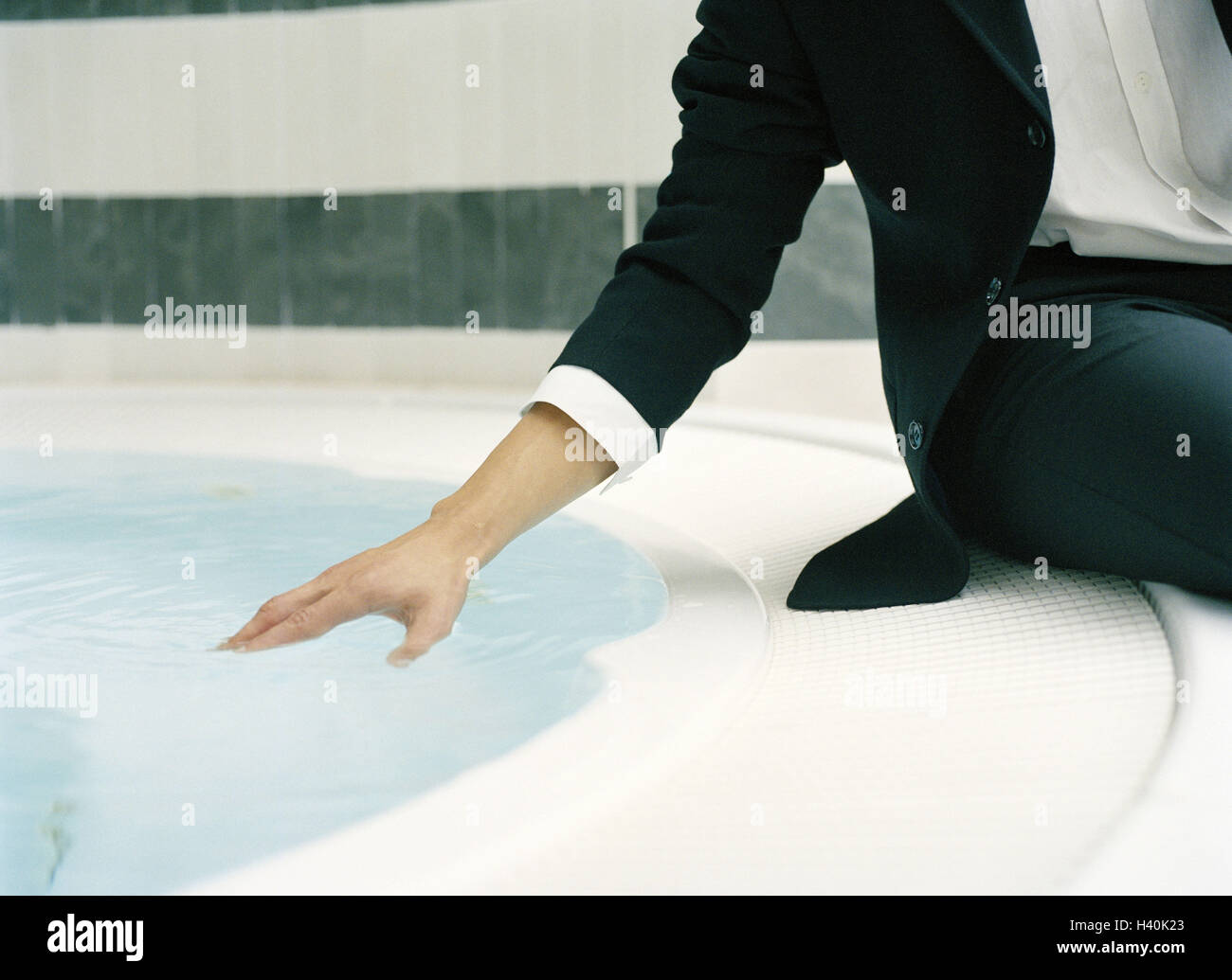 Businessman, pool, cymbal margin, hand, water temperature, feel, man ...