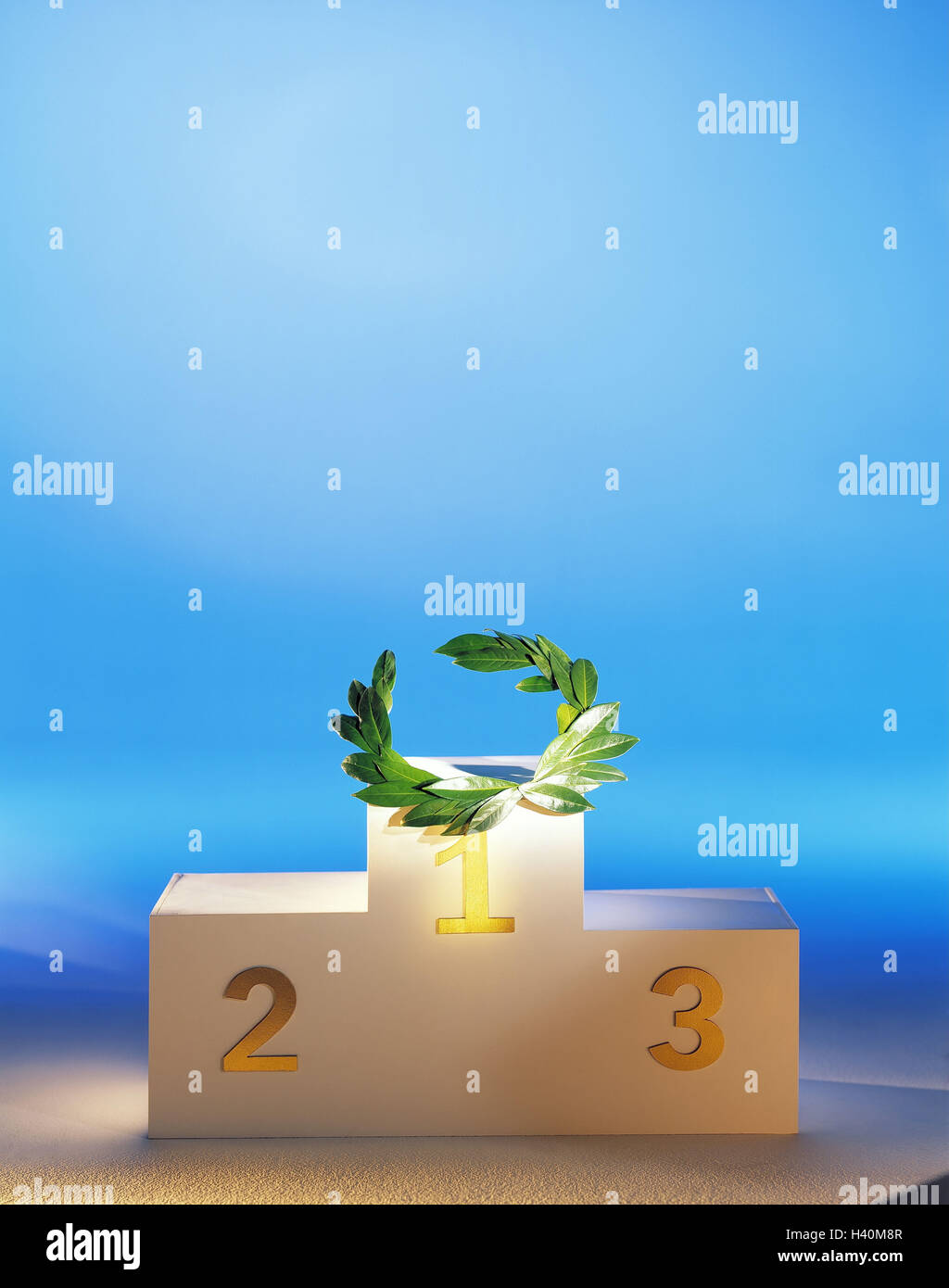 Victory wreath hi-res stock photography and images - Alamy