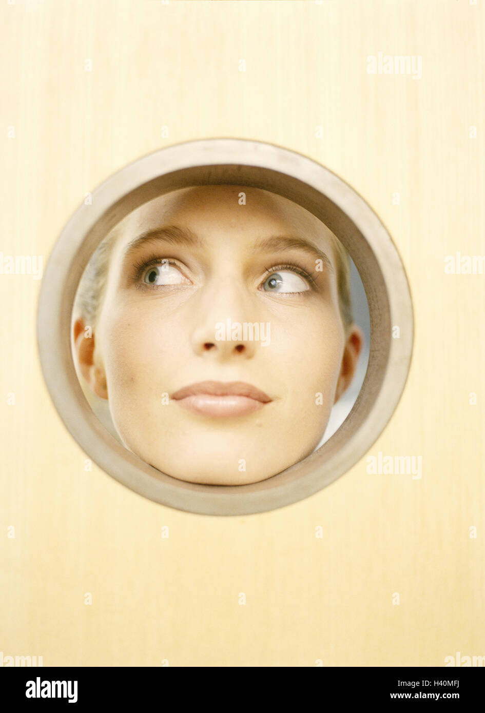 Spying door hi-res stock photography and images - Alamy