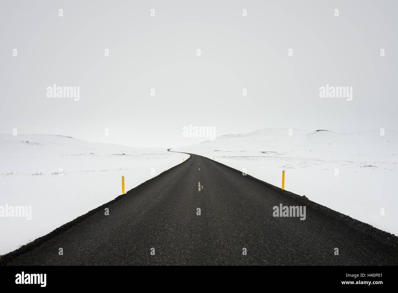 Beautiful winter landscape road hi-res stock photography and images - Alamy