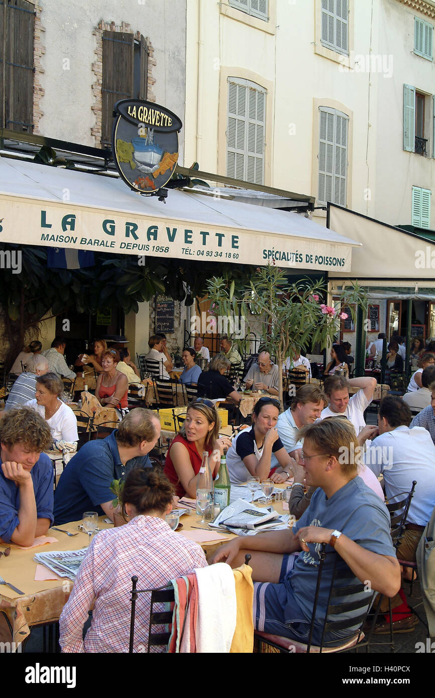 France, Cote d'Azur, Antibes, Old Town, street cafe "La Gravette ...