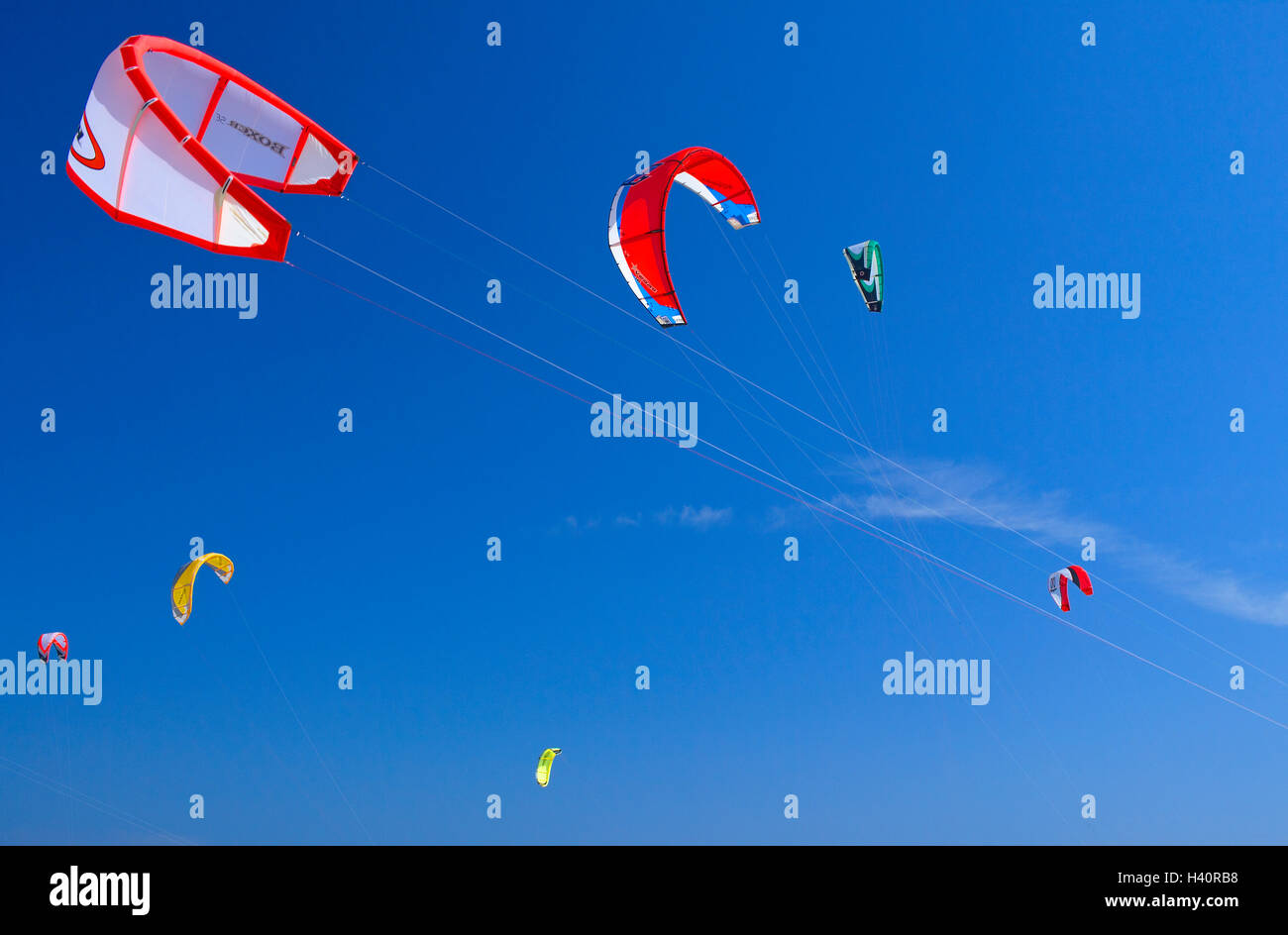 Flying kites hi-res stock photography and images - Alamy