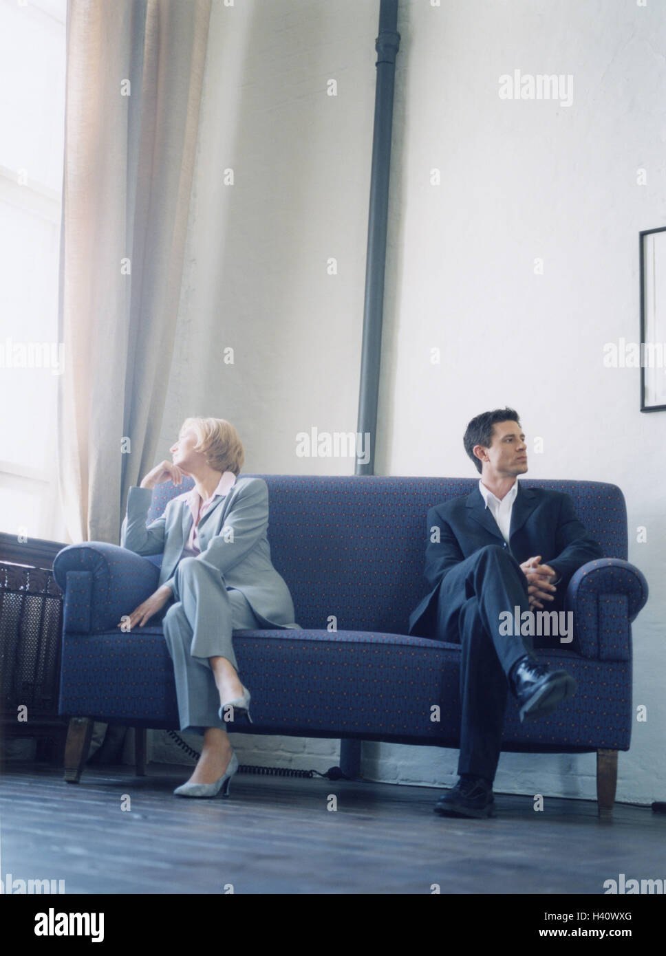 Entrance hall, sofa, couple, fight, turn away, waiting rooms, 30 - 50 ...