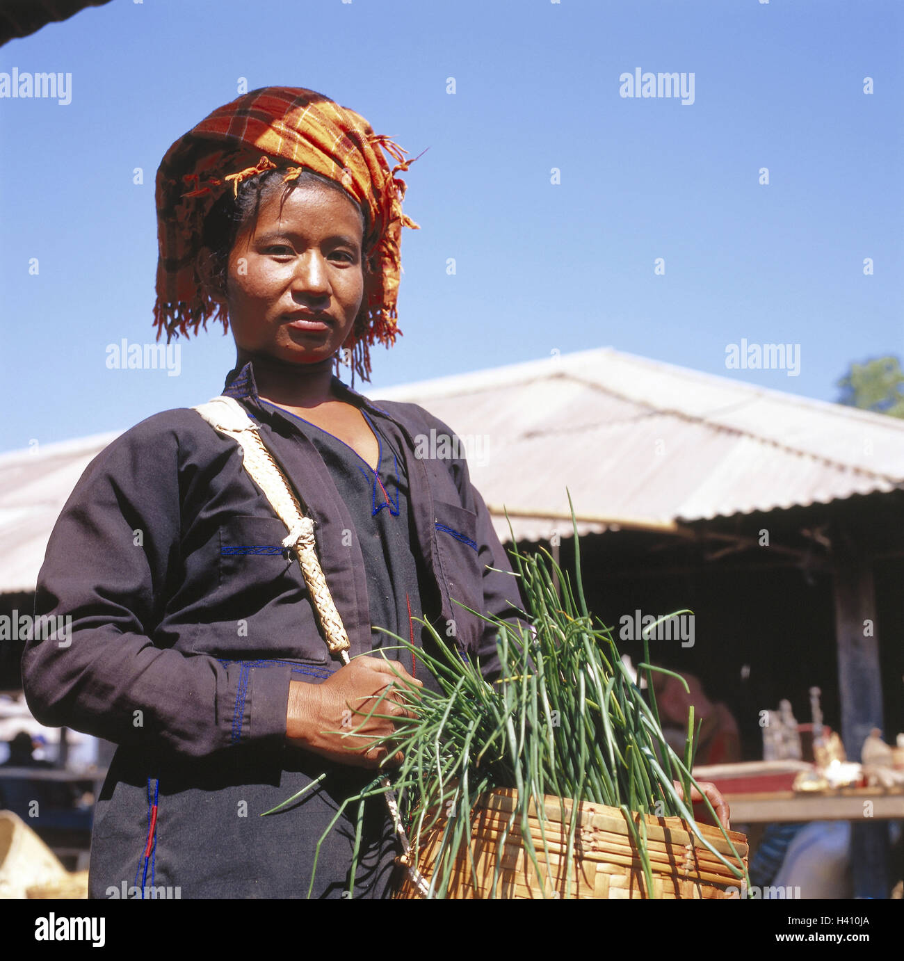 Myanmar, Inle lake, Pa O woman, headgear, basket, herbs, portrait, no ...