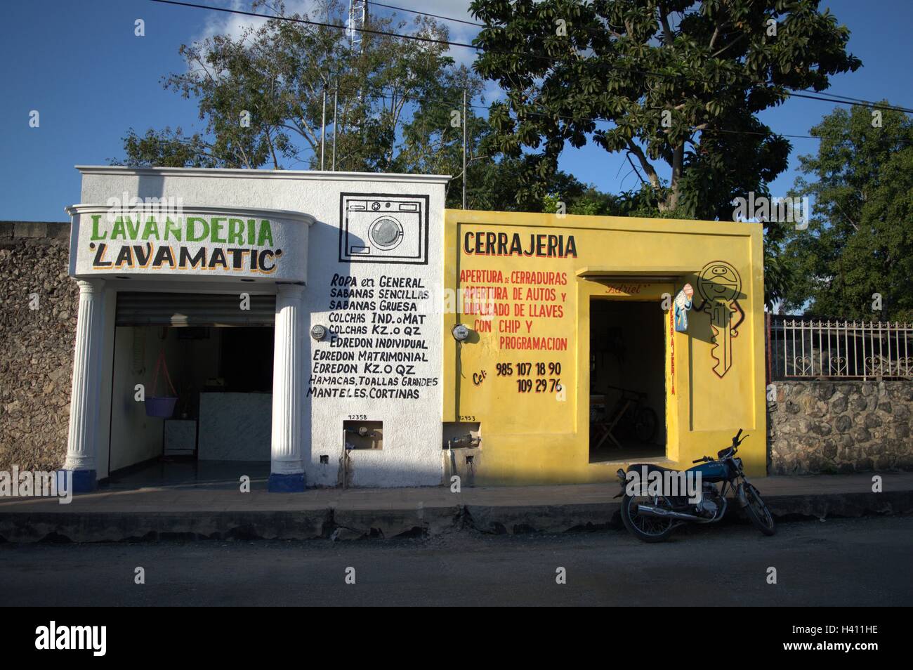 Mexican shopfronts with hand painted signage Stock Photo - Alamy