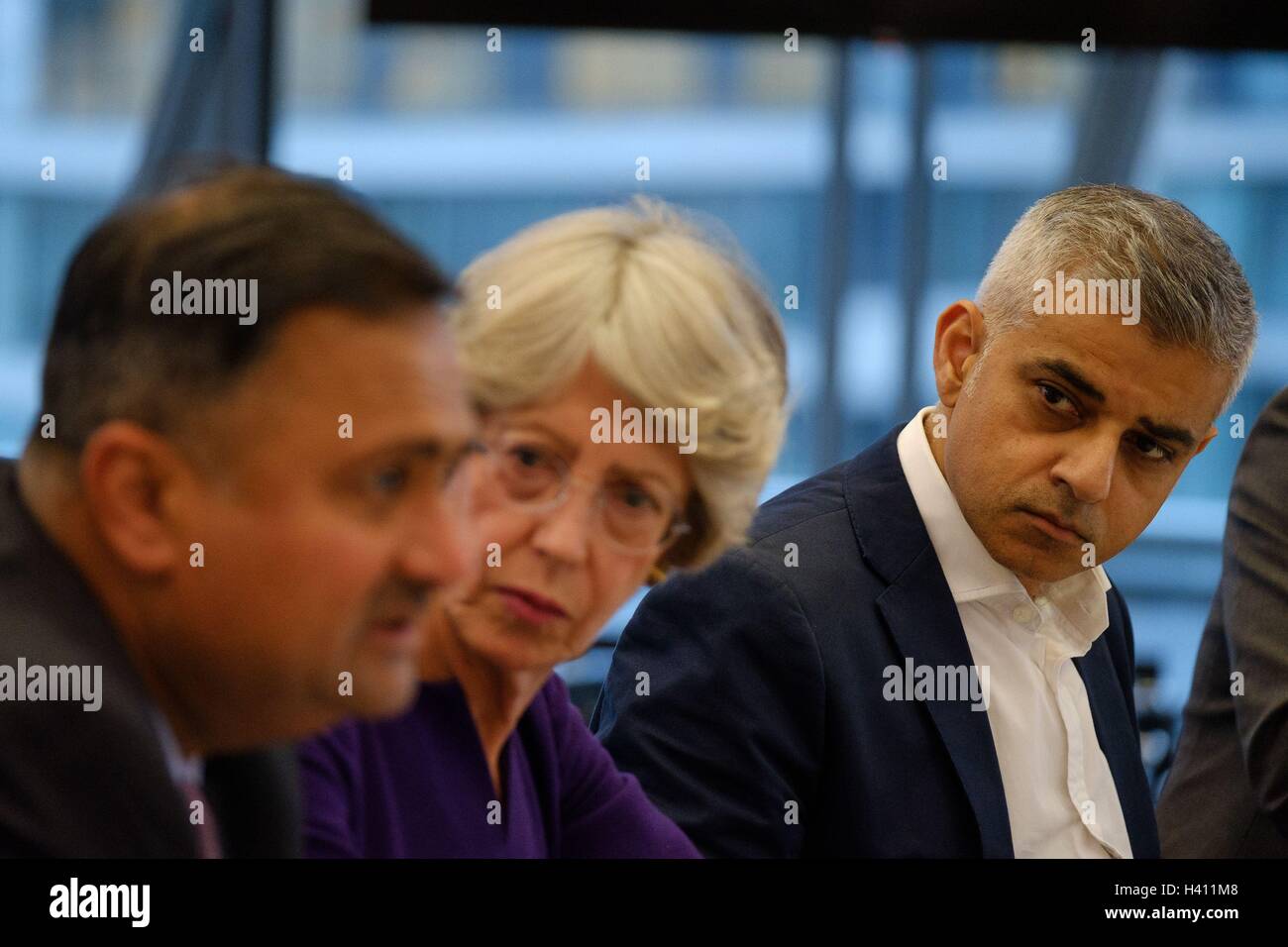 EDITORIAL USE ONLY Patricia Hewitt of UK India Business Council (centre ...