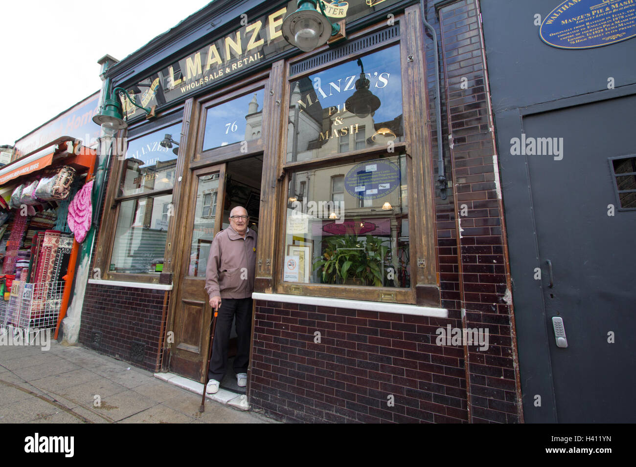 Manze pie and mash shop Walthamstow High Street Stock Photo - Alamy