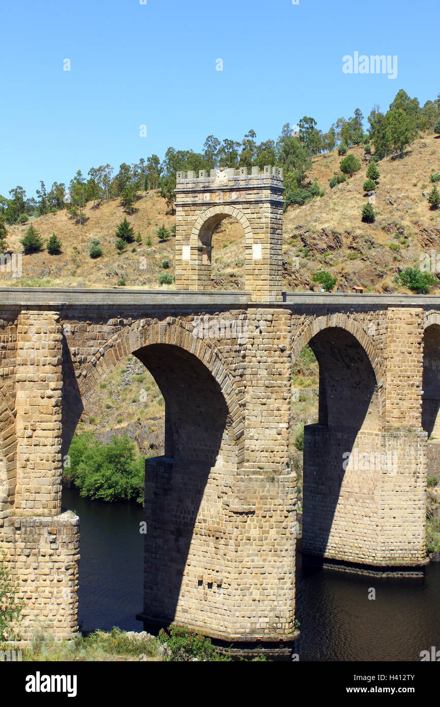 Alcantara Roman Bridge, Alcantara, Spain Stock Photo - Alamy