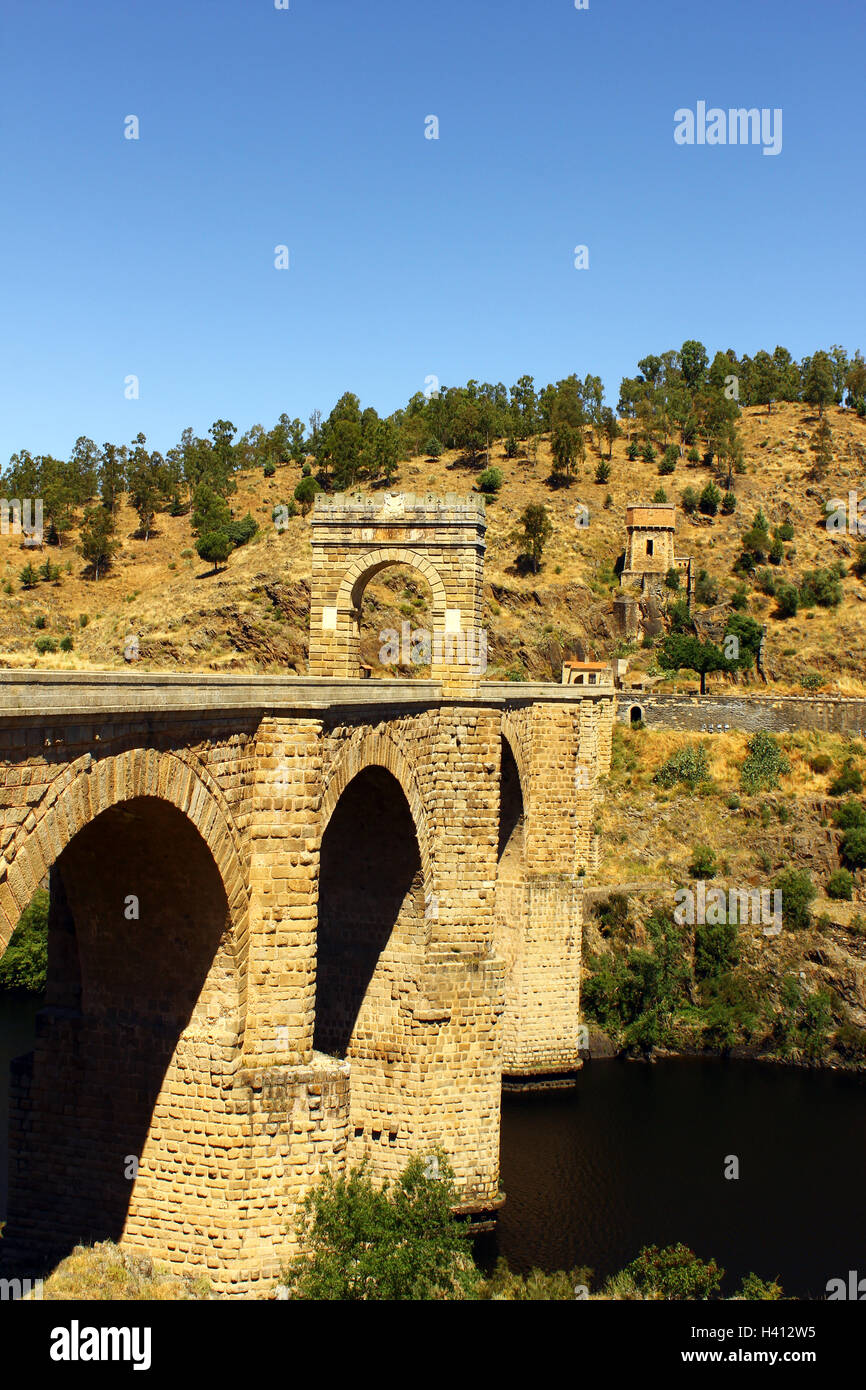 Roman bridge of alcantara travel hi-res stock photography and images ...