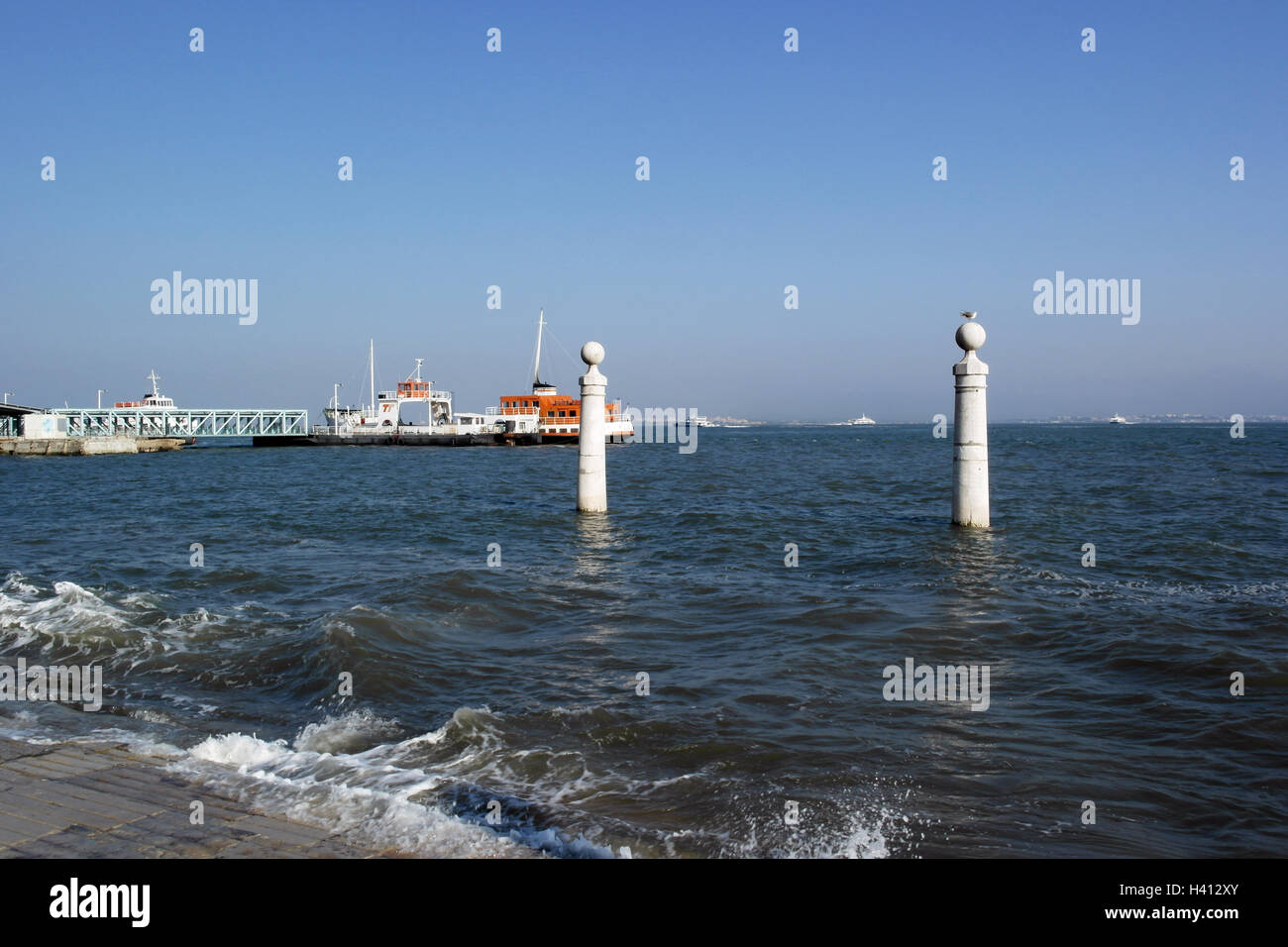 Cais das Colunas, Lisbon, Portugal Stock Photo - Alamy