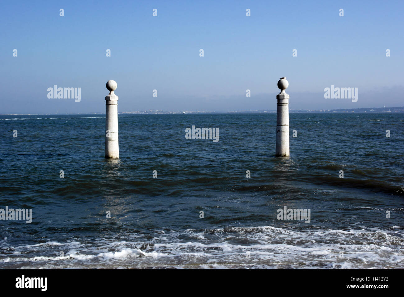 Cais das Colunas, Lisbon, Portugal Stock Photo - Alamy