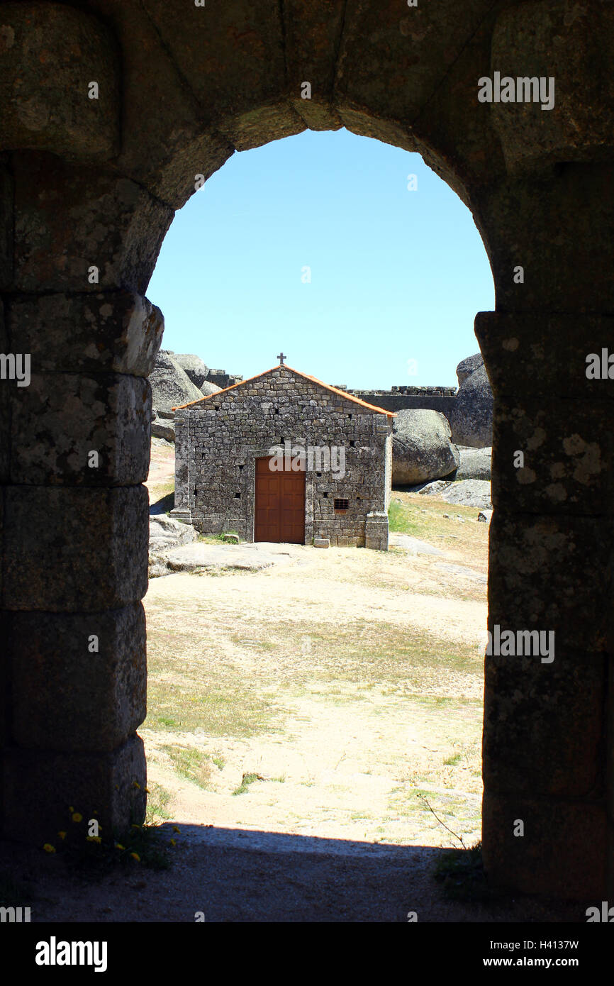 Monsanto castle ruins portugal hi-res stock photography and images - Alamy