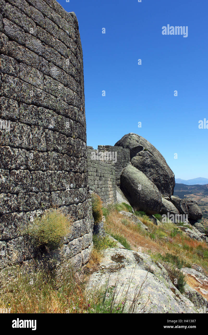 Castle of Monsanto, Monsanto, Portugal Stock Photo - Alamy