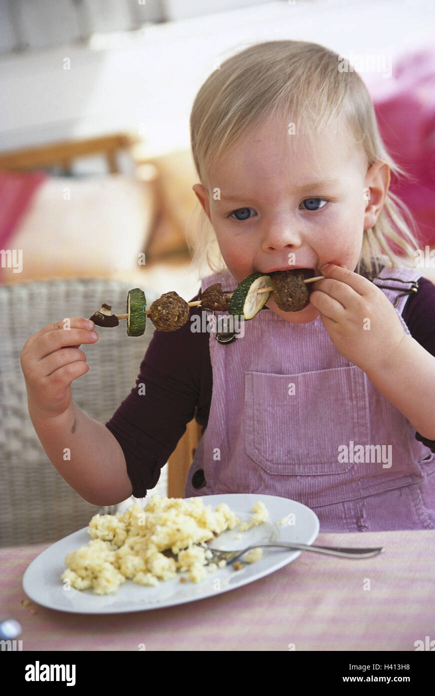 Fingerfood spiesse hi-res stock photography and images - Alamy