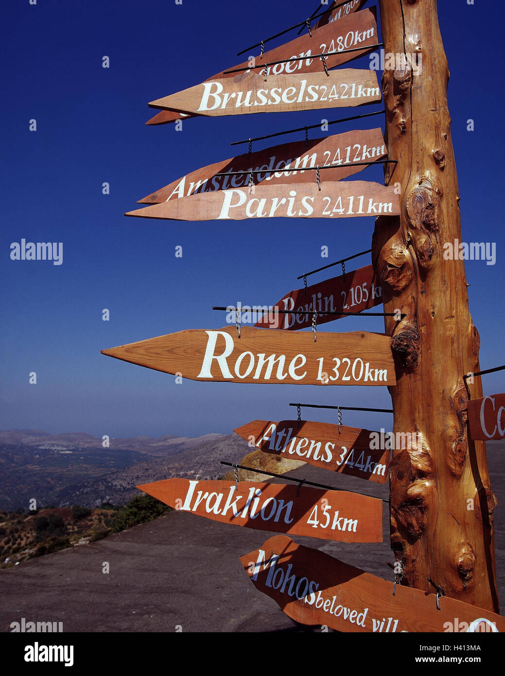 Pole, sign tree, internationally, trunk, sign, signs, tip, orientation ...