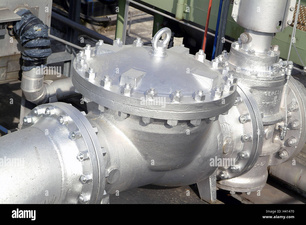 Ringing tank farm hi-res stock photography and images - Alamy