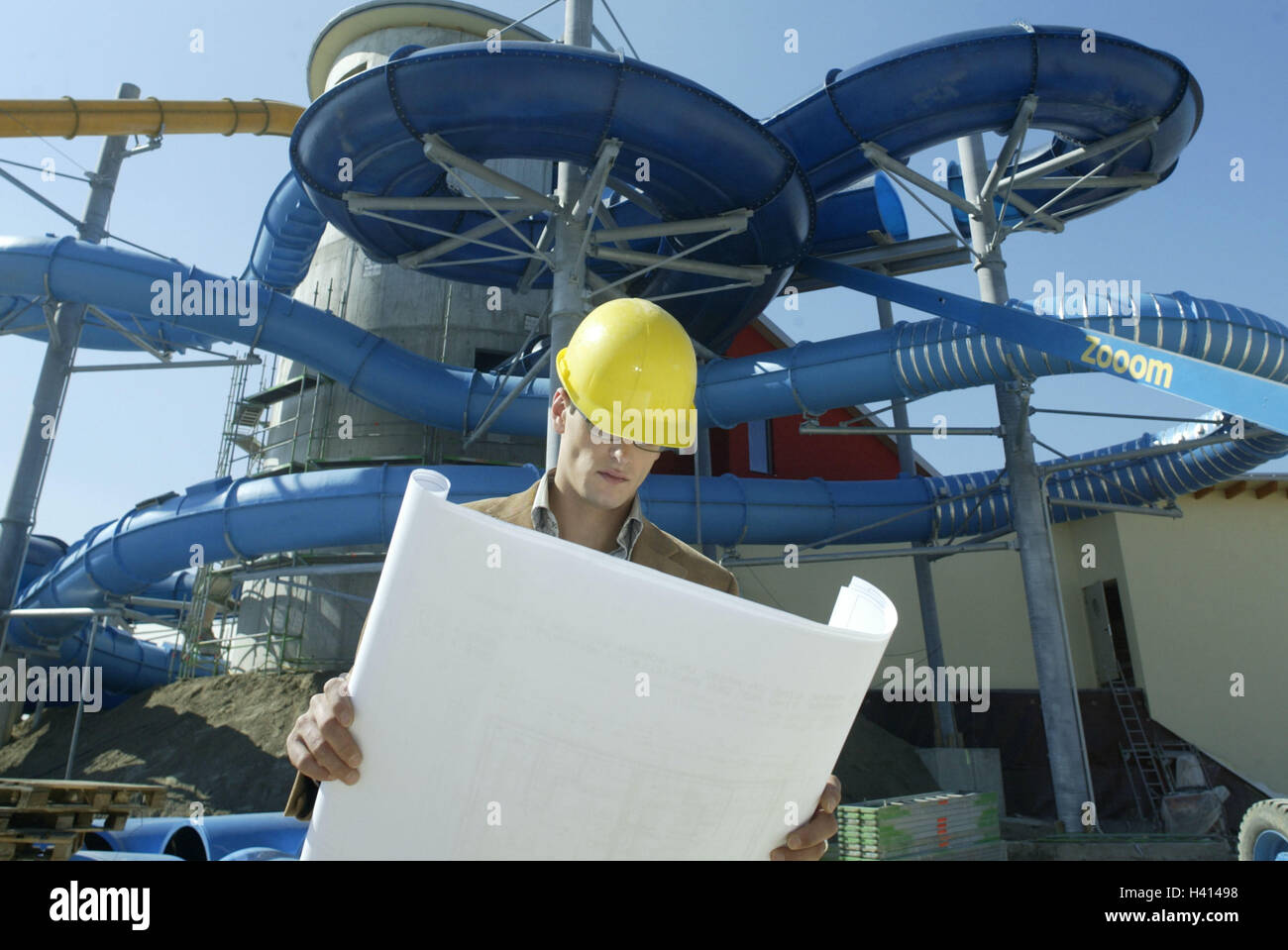 Men at work, swimming-pool, outside area, architect, construction ...