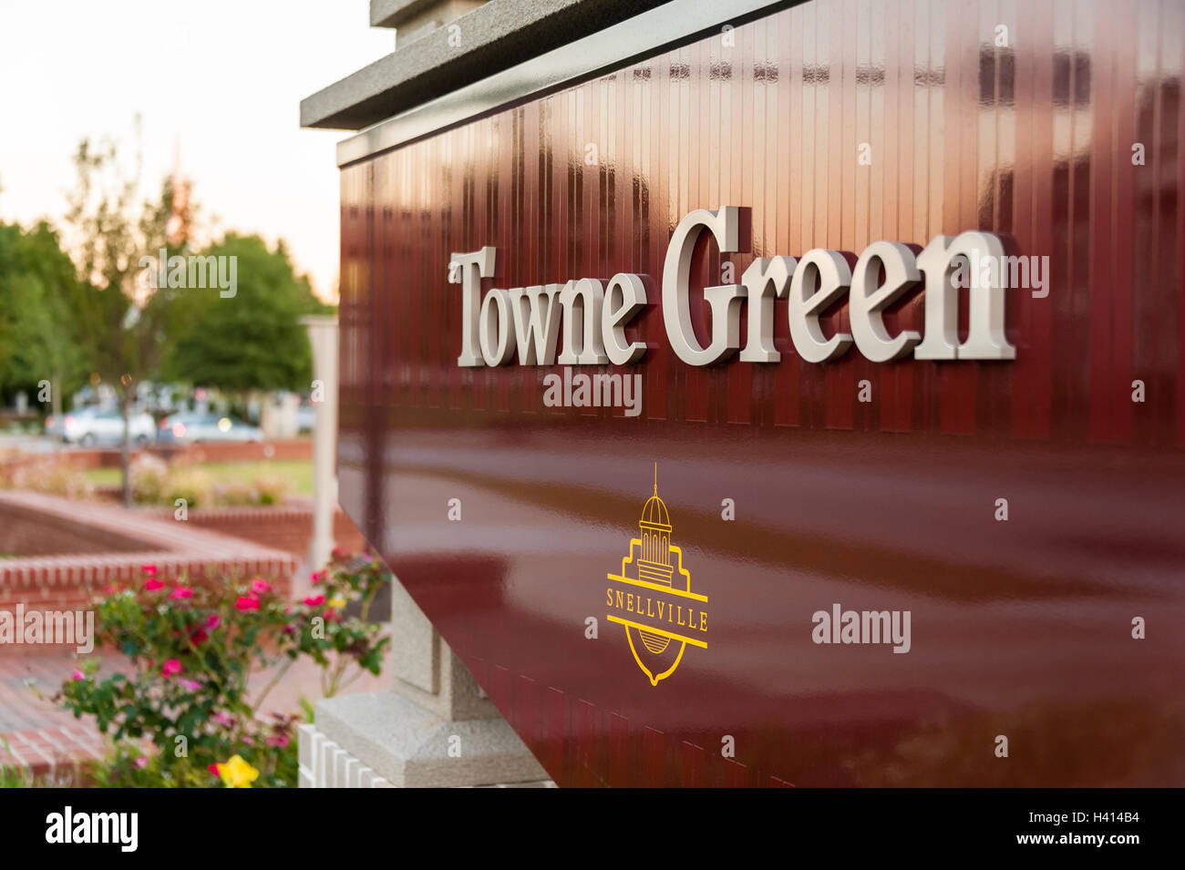 Towne Green signage in front of the City Hall building in Snellville ...