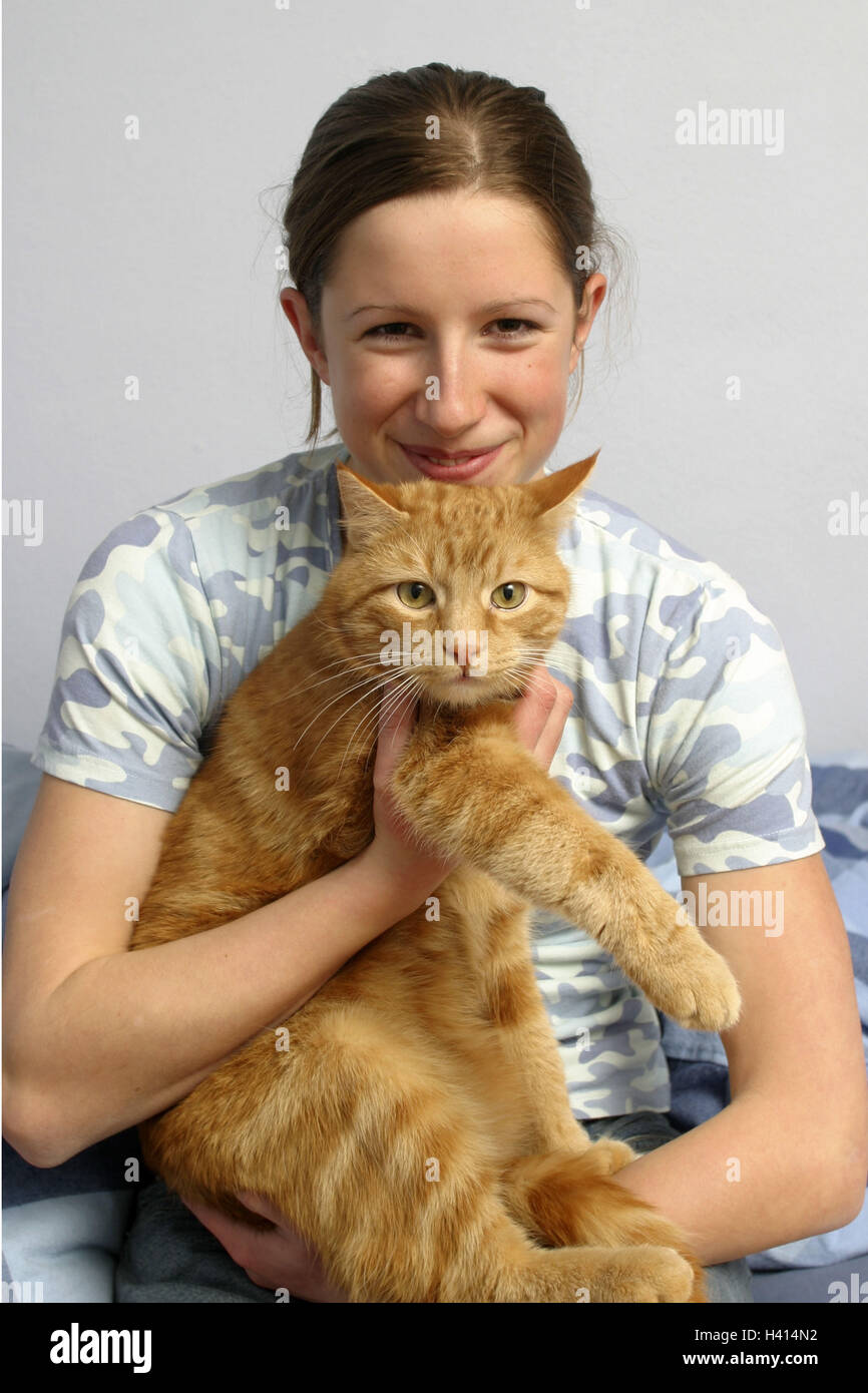 Teenager's girls, cat, half portrait, only positive use 17 years, young ...