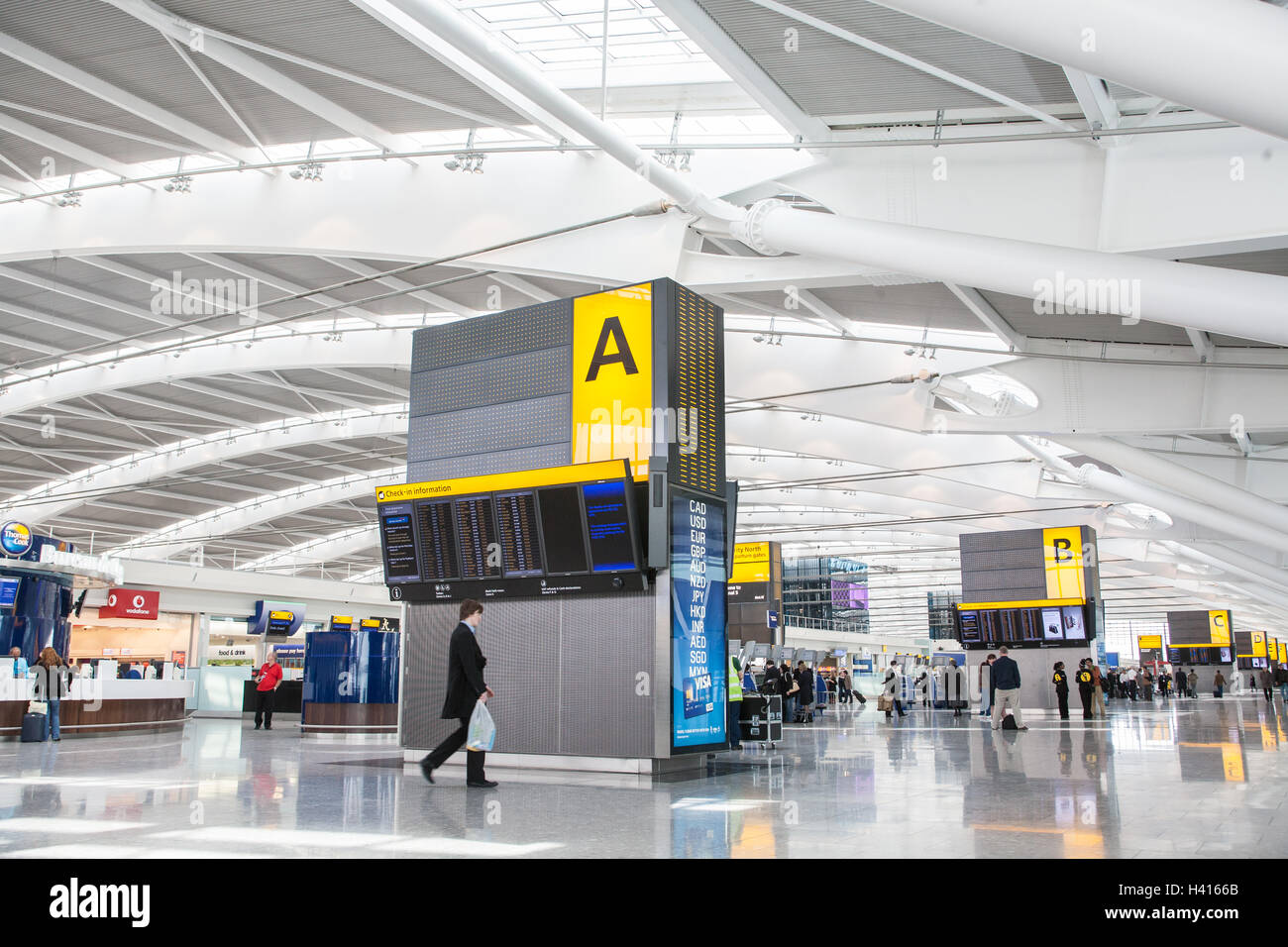 Terminal 5 heathrow construction hi-res stock photography and images ...