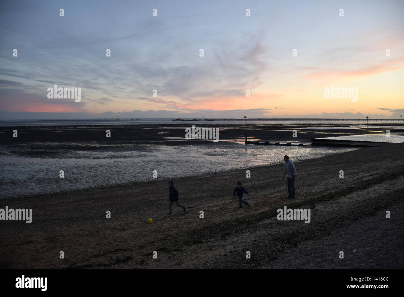 Southend-on-Sea beach at sunset, Essex Stock Photo - Alamy