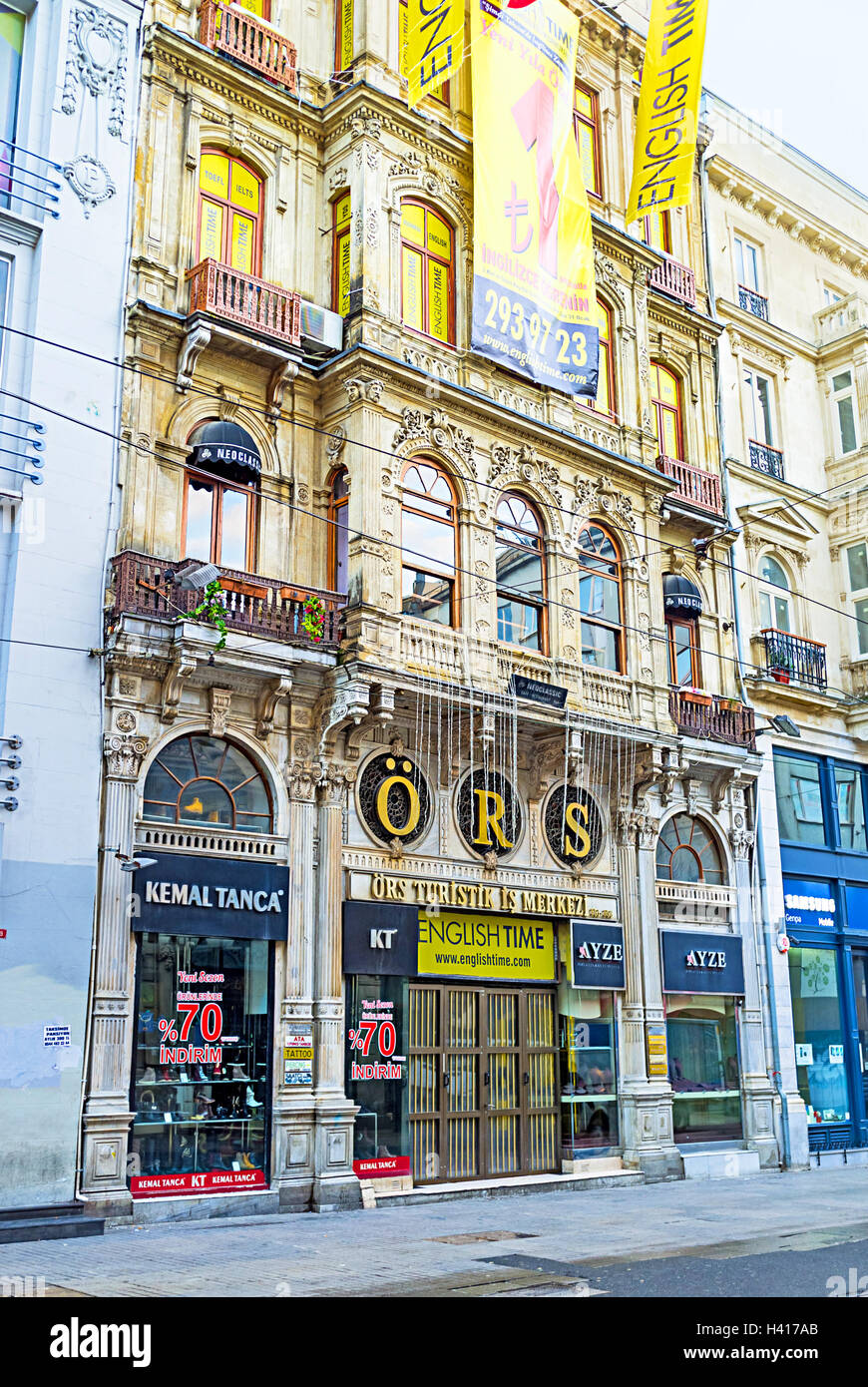 The Independence Avenue is the famous shopping street in the old ...