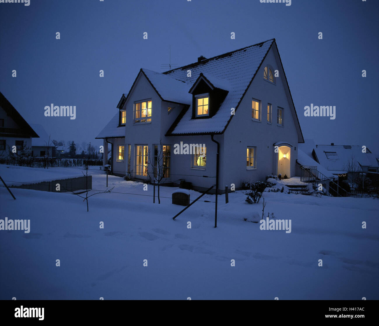 Single-family dwelling, evening, winter, residential house, dusk, house ...