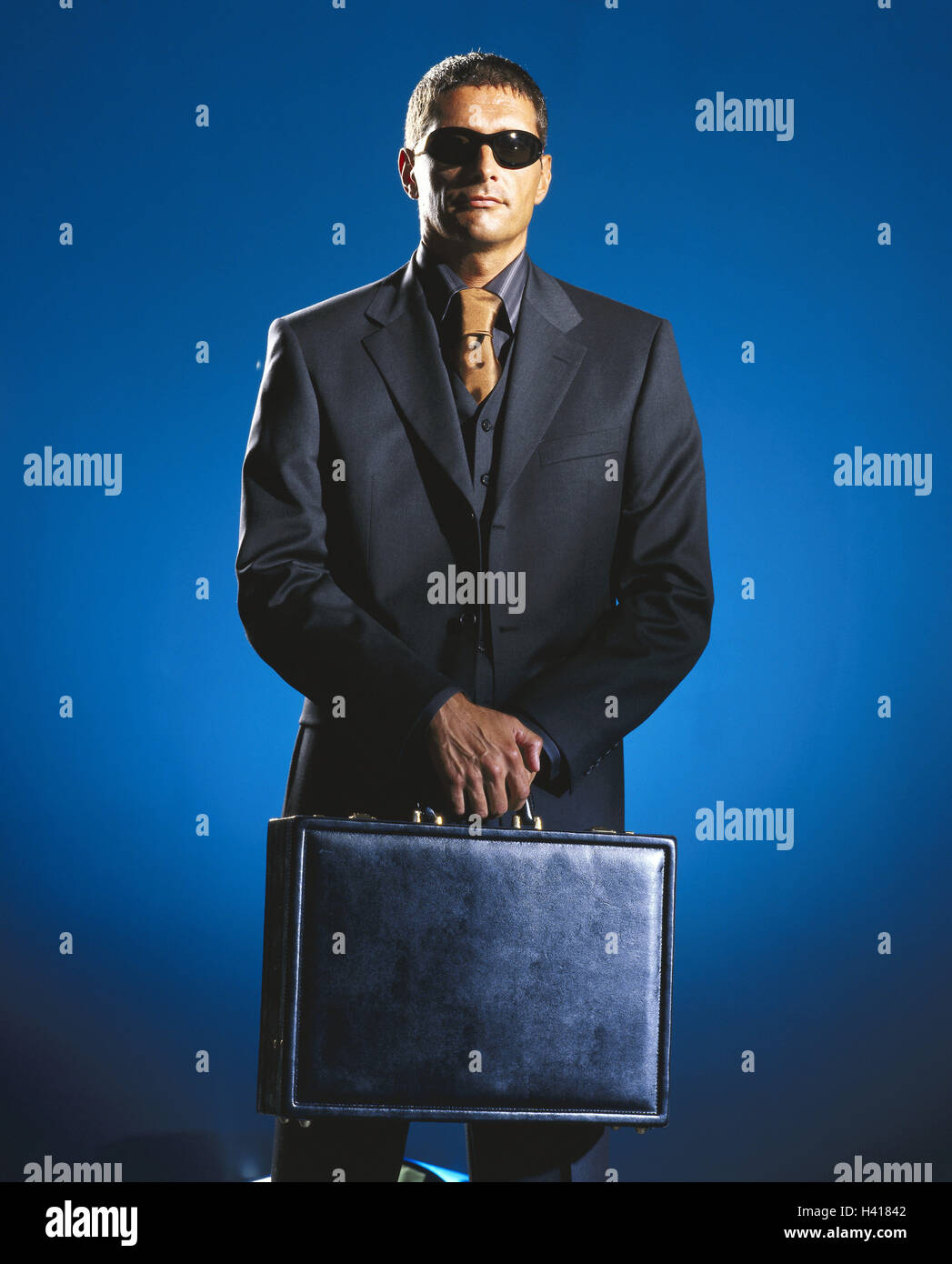 Gangster, sunglasses, briefcase, half portrait, man's portrait, man, 30 ...