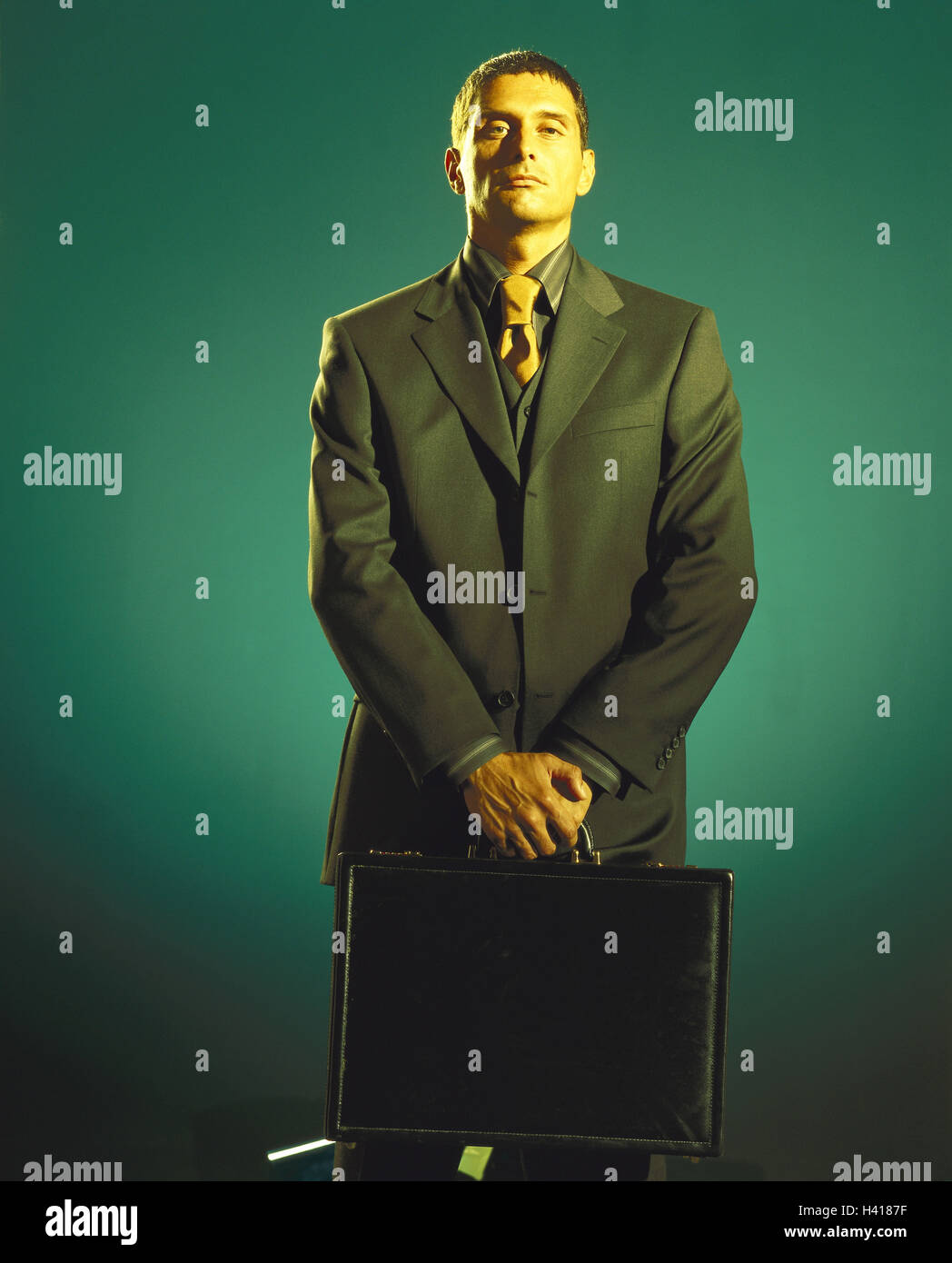 Gangsters, man, suit, briefcase, hands, hold, half portrait, man's ...