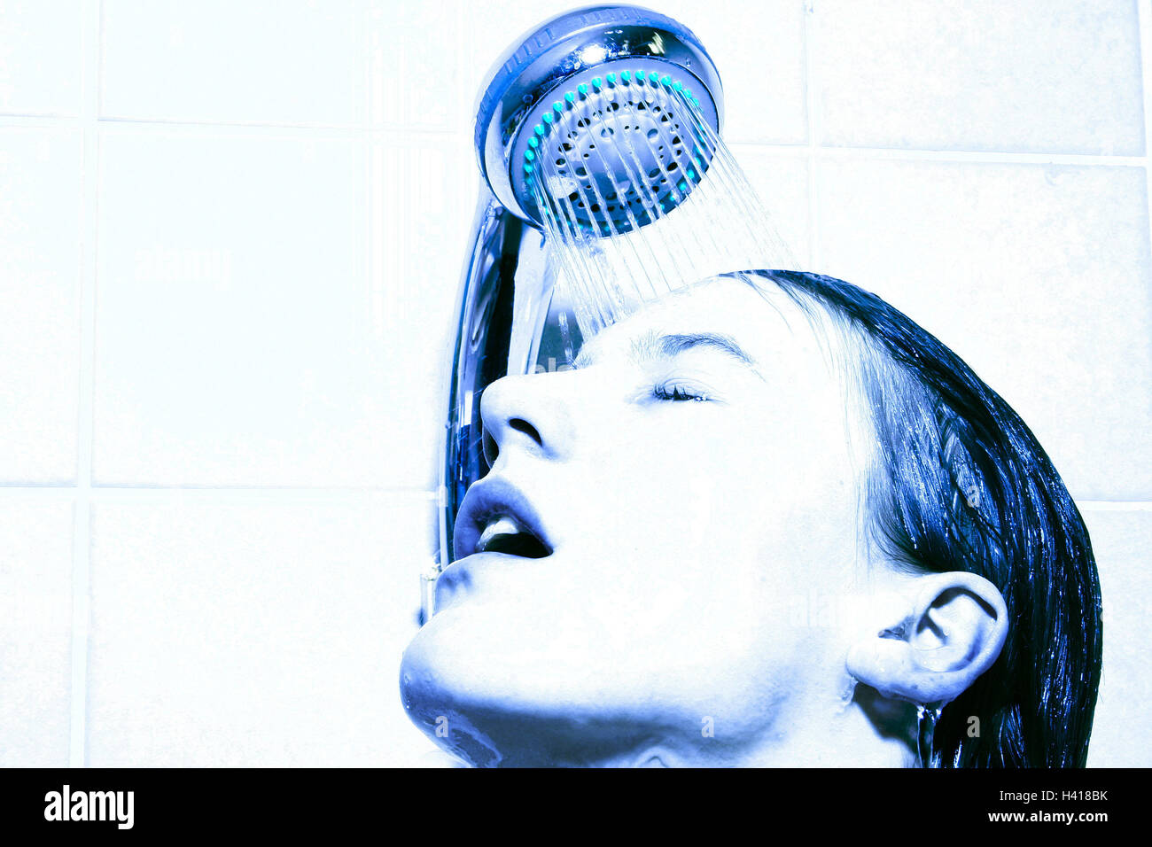 Woman, give of a shower, curled, monochrome 25 years, douche, body ...