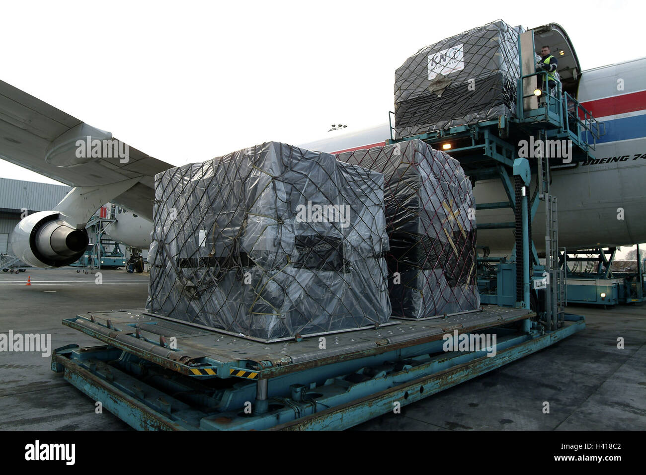 Cargo lux hi-res stock photography and images - Alamy